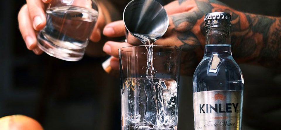 Il giro del mondo in un sorso di Kinley. Logo e ricette rinnovati per i ...