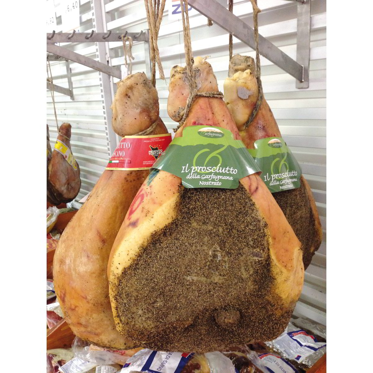 Vendita PROSCIUTTO GARFAGNINO BAZZONE C/OSSO all'ingrosso. Salumi ...